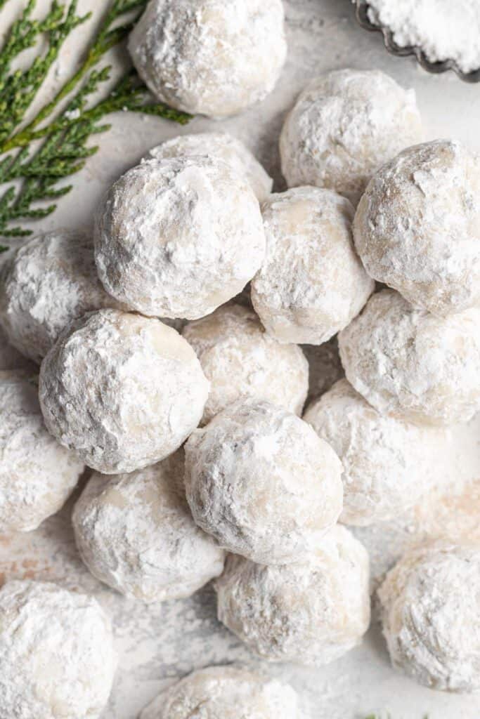 Snowball Cookies (Russian Tea Cakes) - Bake & Bacon