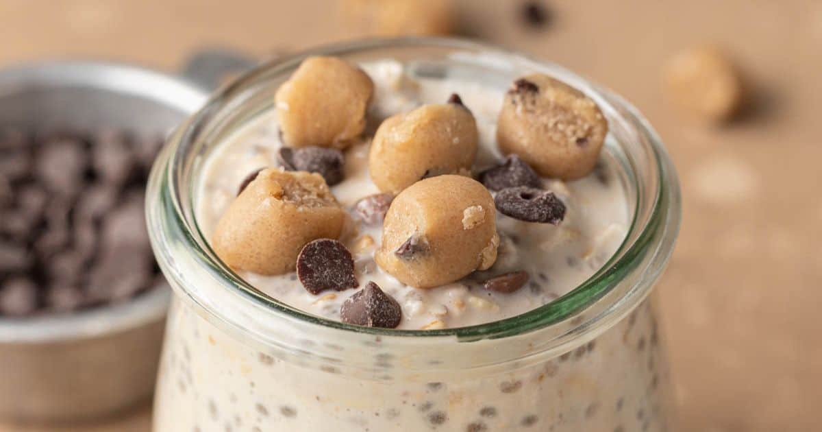 7-Ingredient Chocolate Chip Cookie Dough Overnight Oats - Bake & Bacon