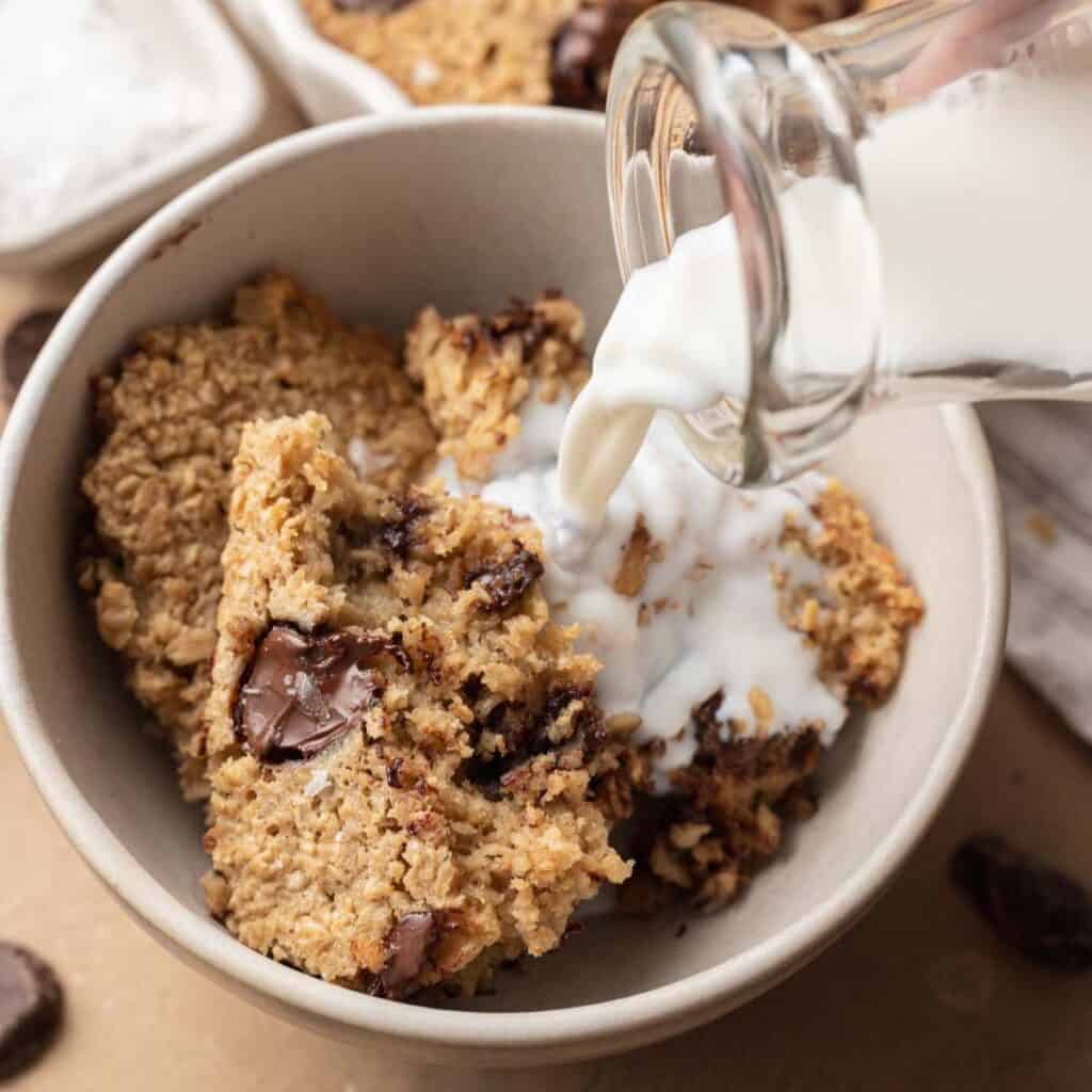 Quick & Fudgy Brownie Baked Oats - Bake & Bacon
